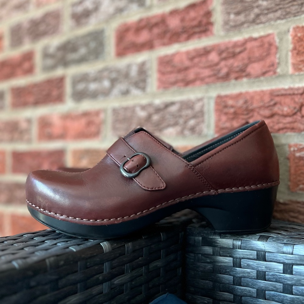Dansko Tamara Brown Leather Clogs With Buckle Detail - Gem